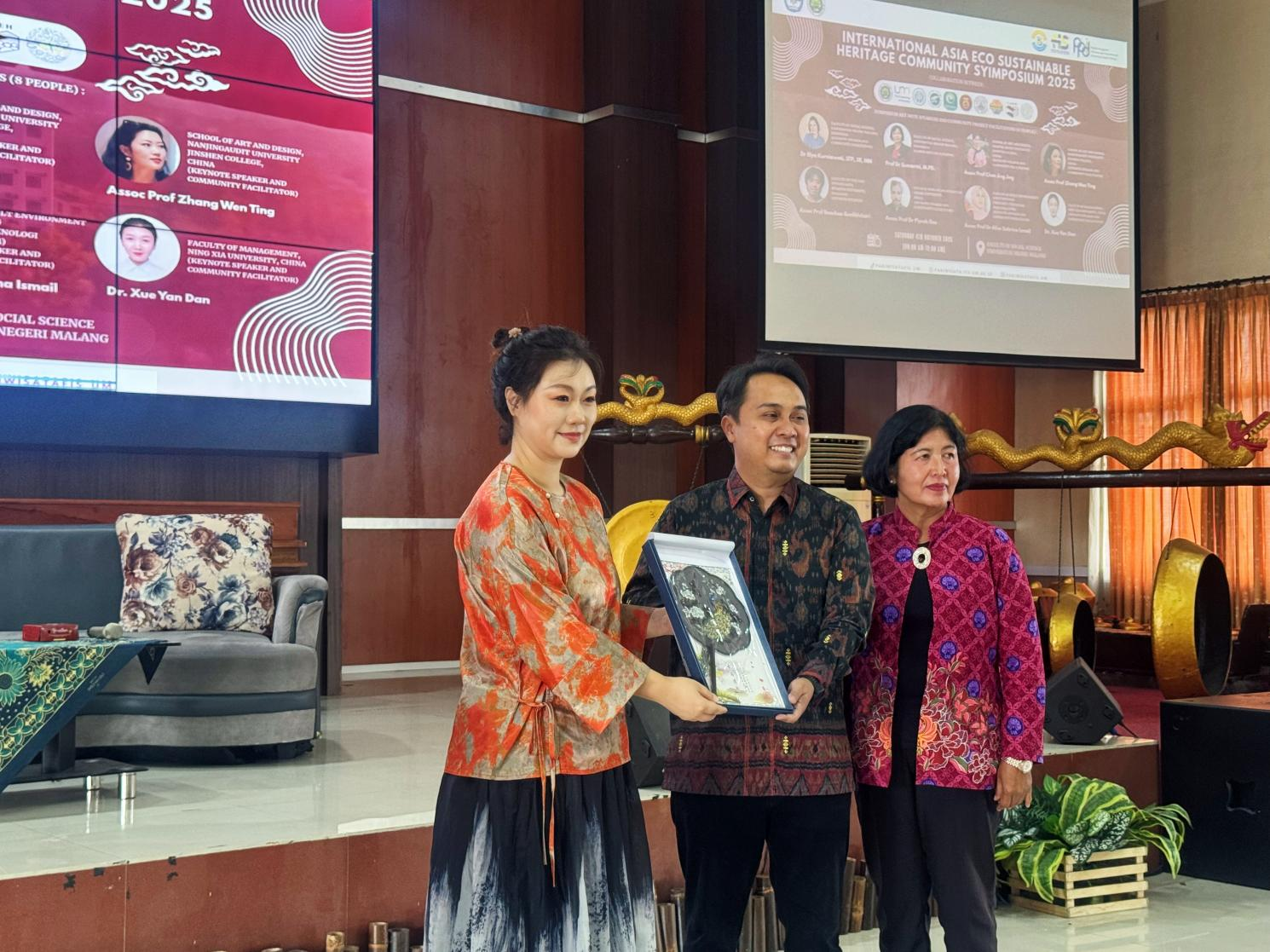 推动“艺承丝路”合作新篇：南审金审学院设计力量在印尼乡村与国际论坛绚丽绽放